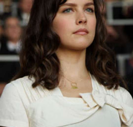 Terra Nova: Allison Miller entra para elenco - Estrelando