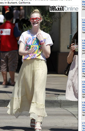 Elle Fanning exibe look nerd - Estrelando