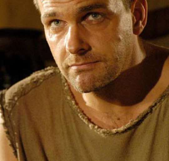 Conheça vilão da próxima temporada de Dexter - Estrelando