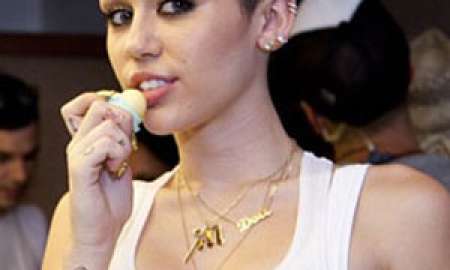 Courtney Love aprova a apresentação de Miley Cyrus no VMA - Estrelando