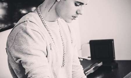 Justin Bieber machuca o tímpano mergulhando - Estrelando