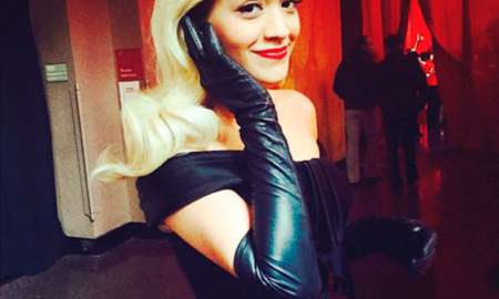 Rita Ora publica foto com visual inspirado em Audrey Hepburn - Estrelando