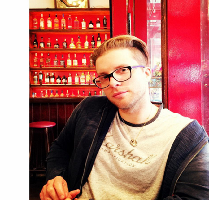 Thiago Fragoso estreia novo corte de cabelo - Estrelando