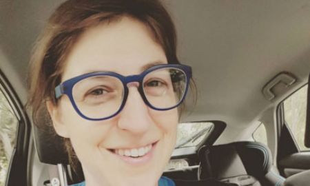 Mayim Bialik mostra que é nerd também na vida real! - Estrelando