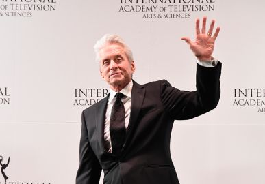 Michael Douglas nega rumores de que estaria novamente com câncer ...