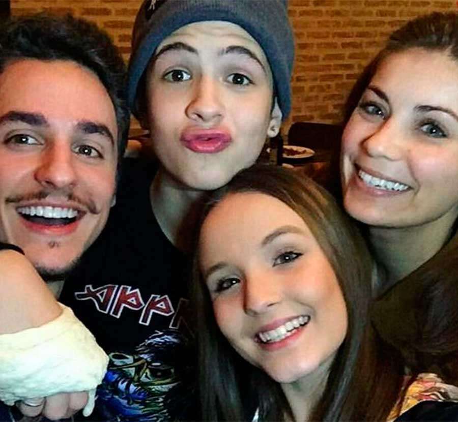 Elenco de Cúmplices de um Resgate se reúne para comemorar o fim da ...