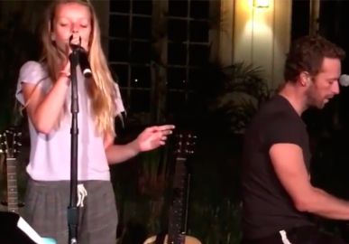 Filhos de Chris Martin assumem o microfone e soltam a voz em show de ...