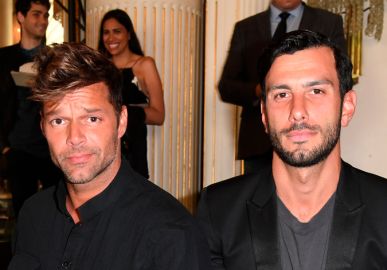 Ricky Martin anuncia noivado com o namorado Jwan Yosef! - Estrelando