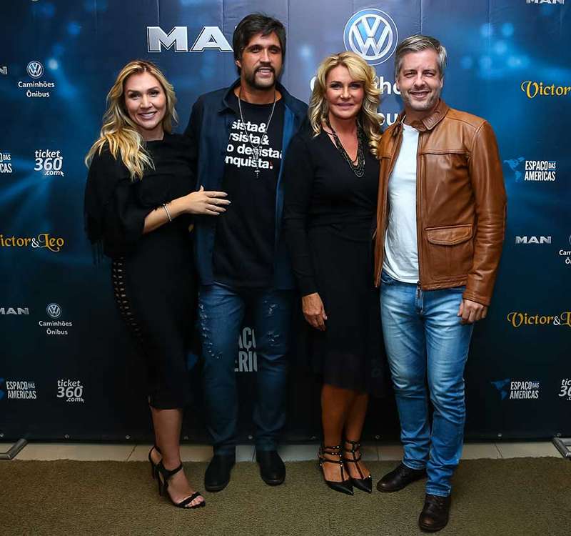 Após polêmica, Victor Chaves volta a fazer shows e aparece sem aliança ...