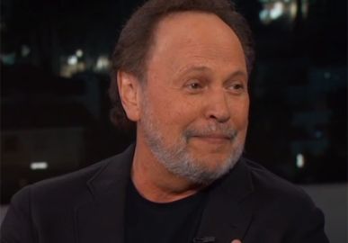Billy Crystal estirou um músculo por causa de um forte espirro, entenda ...