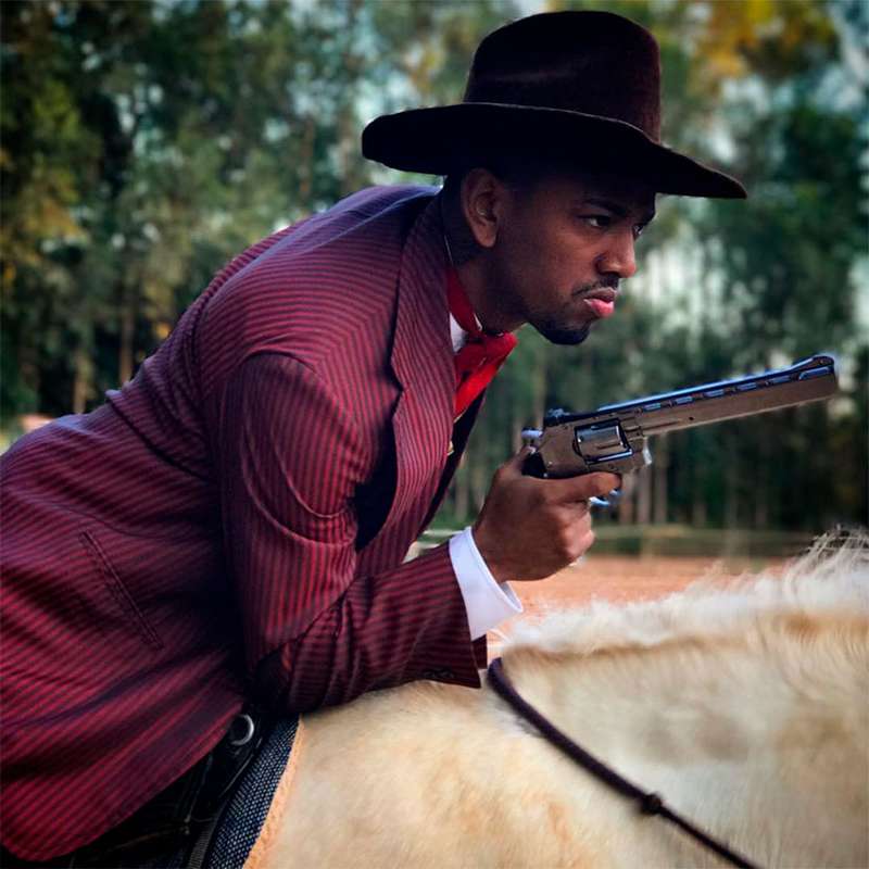 Nego do Borel beija modelo Jonathan Dobal em novo clipe e gera polêmica ...