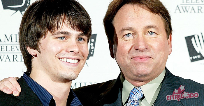Jason Ritter relembra quando quebrou o Emmy de seu pai, John Ritter ...