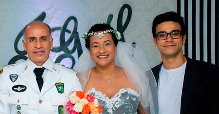 Mãe de Sergio Malheiros se casa com vestido militar e sem a presença de ...