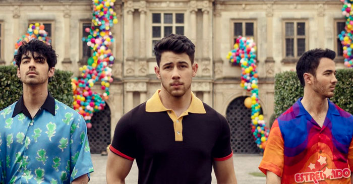 Após indícios, Jonas Brothers confirmam volta da banda e lançamento de ...