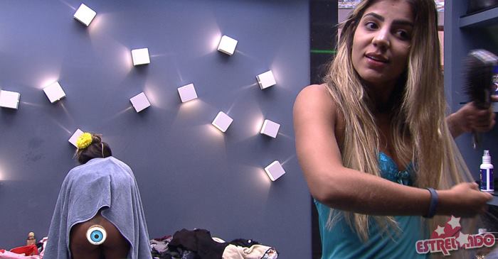 Carol Peixinho acaba mostrando demais no BBB 19 - Estrelando