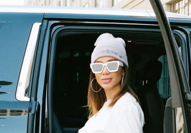 Anitta revela que fez cocô nas calças, esquece que já tinha ficado com ...