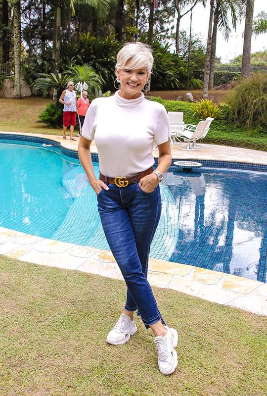 Andréa Nóbrega reúne peões de A Fazenda 11 para churrasco em sua mansão ...