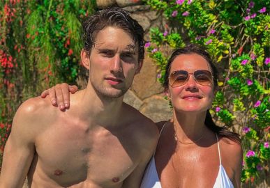 Adriana Esteves Aparece De Biquíni Em Foto E Fãs Elogiam A Boa Forma Da