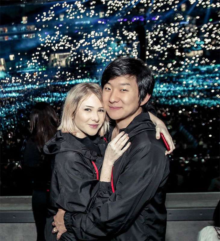 Sammy, esposa de Pyong Lee, chora em vídeo após descobrir fratura na ...