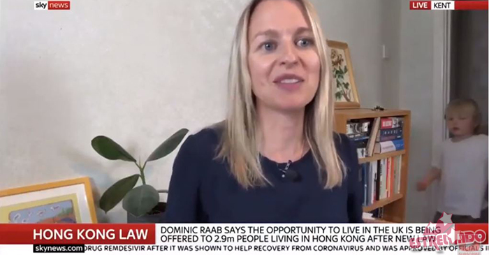 Repórter é cortada de transmissão depois de filho invadir programa ...