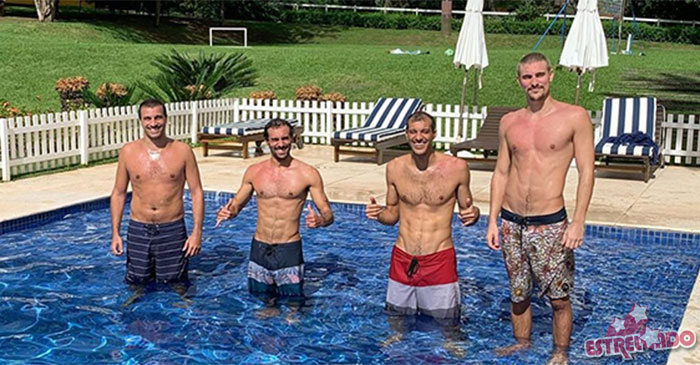 Bruno Montaleone posa ao lado dos três irmãos e faz alegria de ...