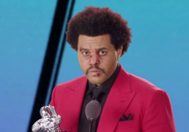 Saiba por que The Weeknd apareceu com o rosto todo machucado no VMA ...