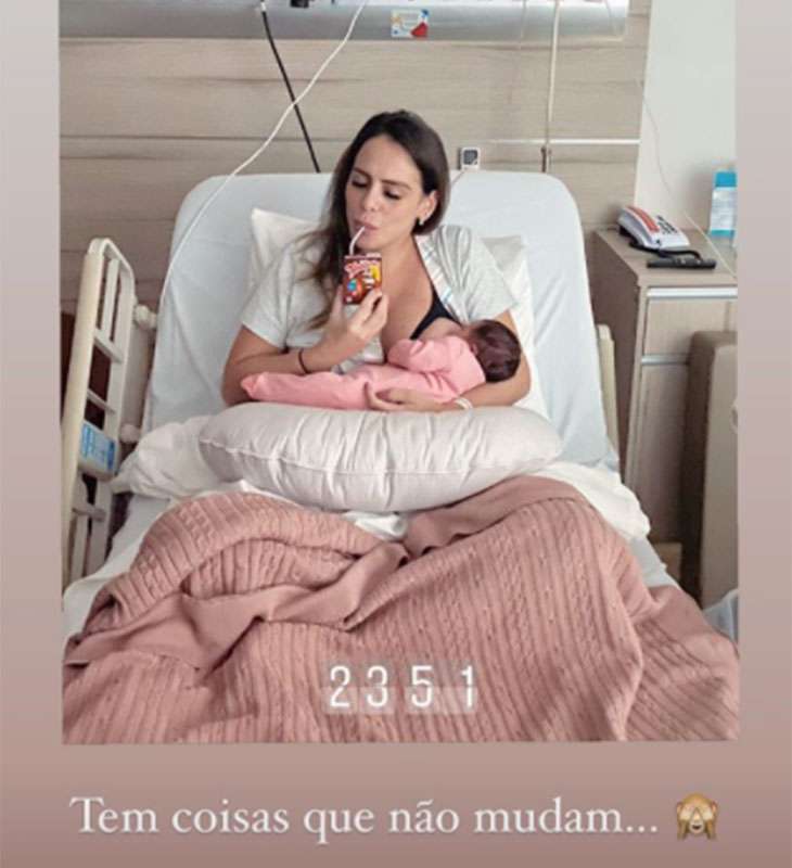 Aline Lima, filha de Chitãozinho, deixa maternidade com a filha, Sophia ...