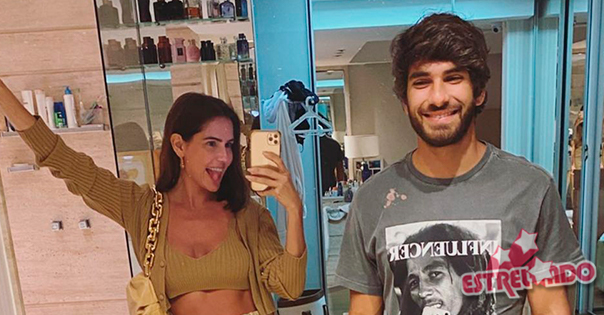 Aos cinco anos de idade, filha de Deborah Secco posa com bolsa de 12 ...