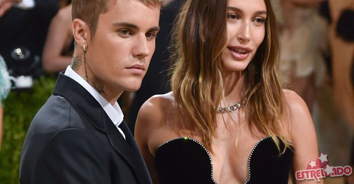 Justin Bieber Posa Com A Mão Na Barriga De Hailey Bieber E Levanta