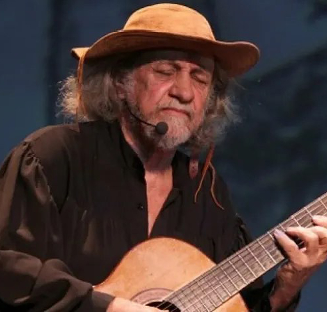 Aos 84 anos e internado com Covid-19, cantor Elomar está estável e ...