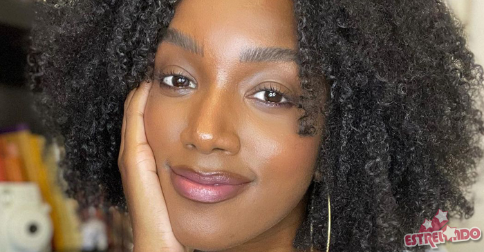 Ao lado da família, cantora Iza ironiza rumores sobre suposta gravidez ...