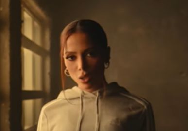 Anitta afirma que a melhor versão de si é quando está de pijama ao lado ...