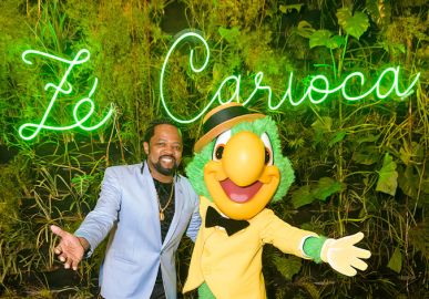 Em homenagem ao Zé Carioca, Disney escolhe Xande de Pilares para dar ...