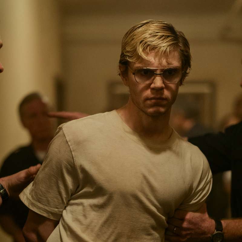 Conheça mais sobre Monstro: A História de Jeffrey Dahmer, a série que ...