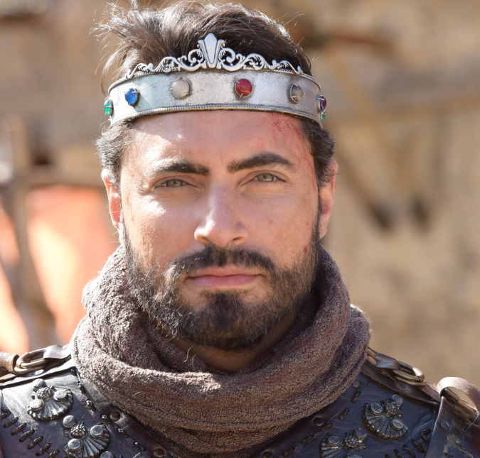 Os homens enviados por Saul para buscar Davi, são surpreendidos por ...