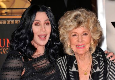 Cher informa que a mãe, Georgia Holt, morreu aos 96 anos de idade ...