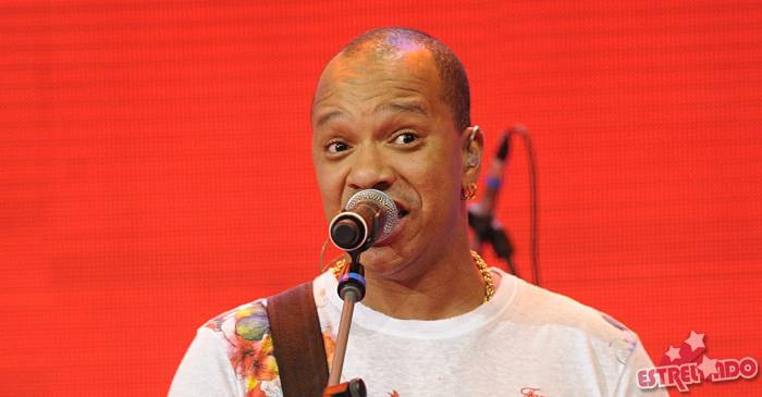 Vocalista do grupo Molejo, Anderson Leonardo, anuncia cura de câncer de ...