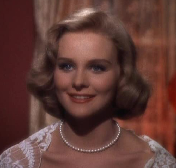 Diane McBain, que fez filmes com Elvis Presley, morre aos 81 anos de ...
