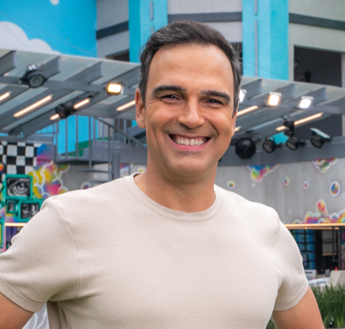 Após comentários sobre bumbum pequeno, Tadeu Schmidt mostra treino na ...