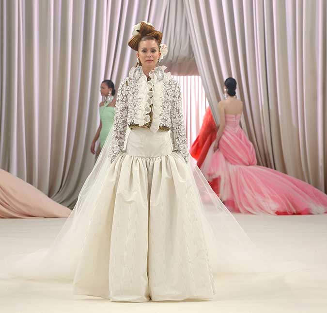 Em Paris para a semana de moda, Marina Ruy Barbosa desfila vestida de ...