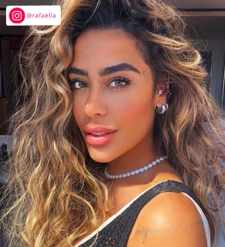 Rafaella Santos posta foto curtindo as férias em Ibiza e arranca ...