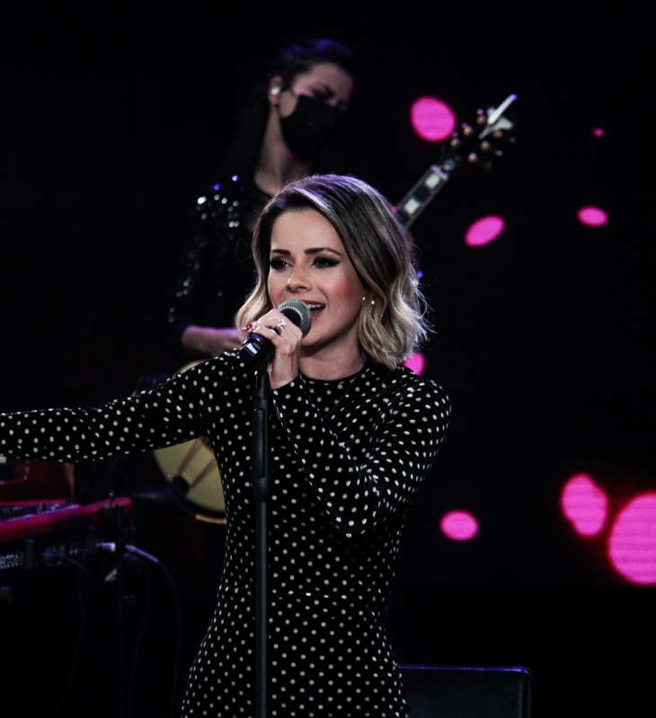 Confira tudo o que se sabe sobre Theo, filho de Sandy e Lucas Lima ...