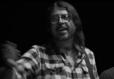 Banda Foo Fighters anuncia novo integrante - Estrelando