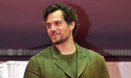 Henry Cavill e namorada são vistos pela primeira vez passeando com ...