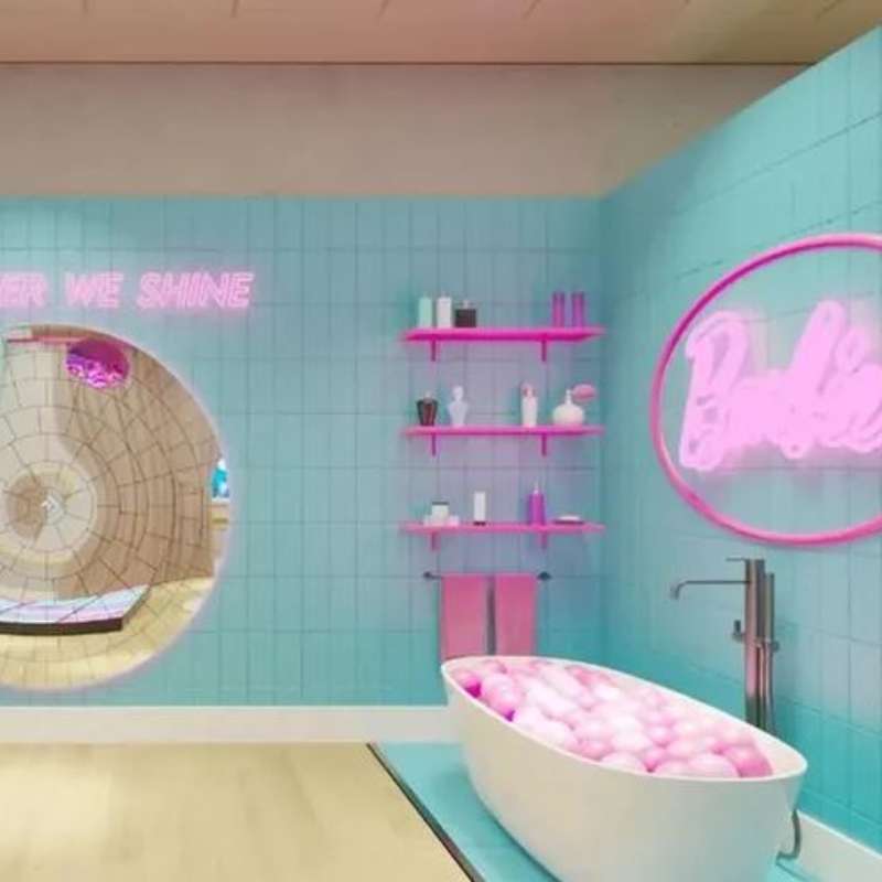 Já pensou em conhecer a casa da Barbie e ser boneca por um dia? Veja em ...