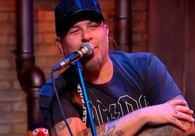 Mingau, baixista do Ultraje a Rigor, é baleado na cabeça - Estrelando