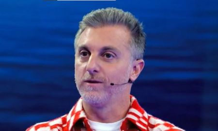 Você compraria? Luciano Huck usa camisa de 23 mil reais durante ...