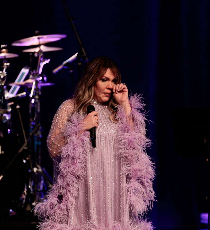 Em show repleto de emoções, Simony reflete: - As coisas mais simples ...