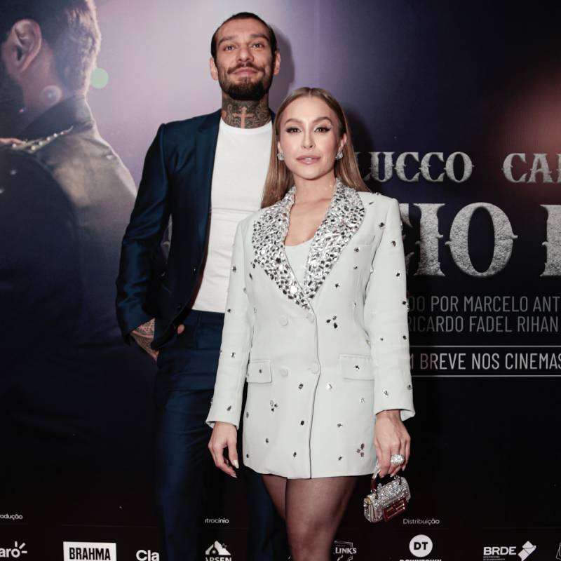Carla Diaz e Lucas Lucco posam juntos na pré-estreia de Rodeio Rock ...