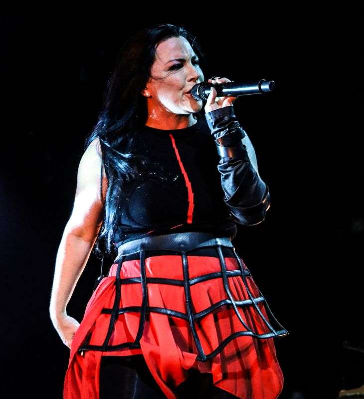 Banda Evanescence sobe ao palco no Rio de Janeiro e leva fãs à loucura ...
